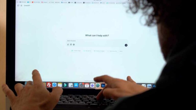 The Blue Light Benefit Nobody Mentions | Health And Wealth Digest
